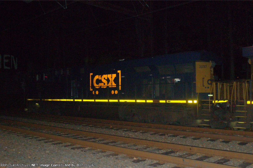 CSX ES44AH 3037 leads Q410-10